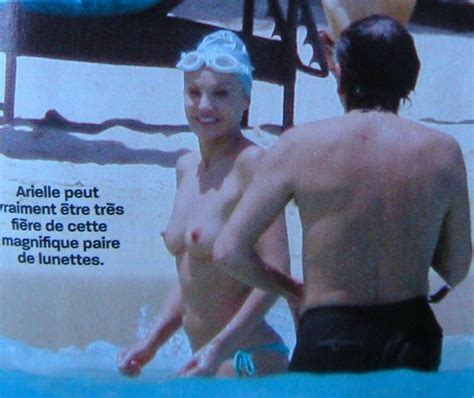 Toutes Les Photos De Arielle Dombasle Nue Et Seins Nus Whassup