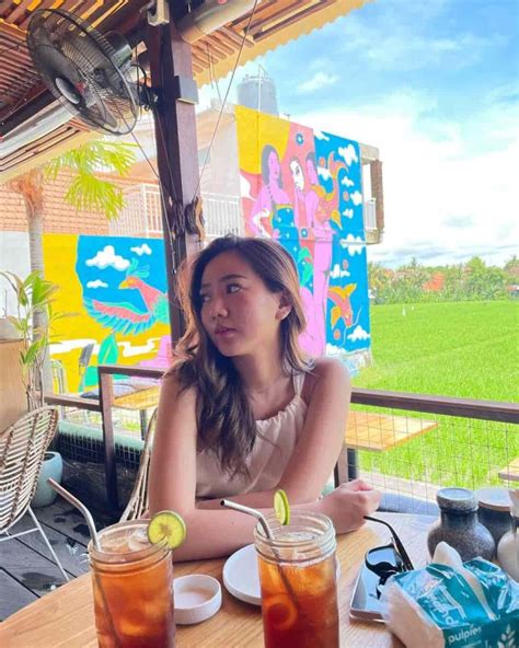Shania Junianatha Biodata Profil Fakta Umur Agama Suami
