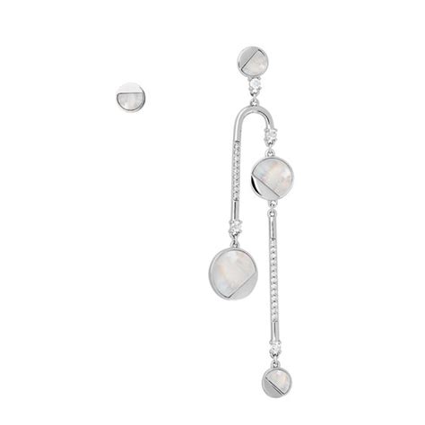 Boucles d oreilles en nacre et argent forme lune modèle asymétrique