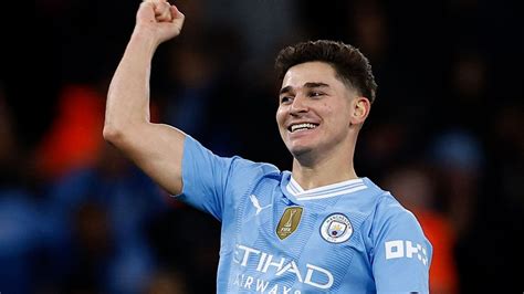 Julián Álvarez festejó con todo su cumpleaños hizo dos goles en seis