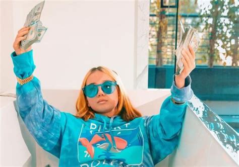 Morreu ou não morreu Família de Lil Tay diz que ela não morreu e