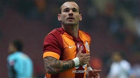 Galatasaray dan Sneijder a 4X4 lük imza Fanatik Gazetesi Galatasaray