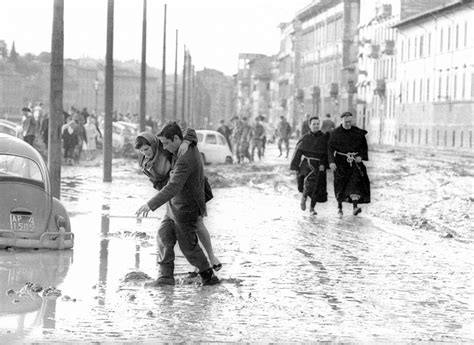 1966 Il Diluvio Di Pioggia E Fango Che Travolse Mezza Italia Corriere It