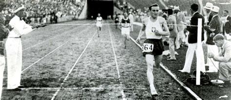 Janusz Kusociński na mecie biegu na 10 000 m Warszawa pl