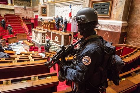 Gendarme GIGN Fiche métier salaire formation qualités requises
