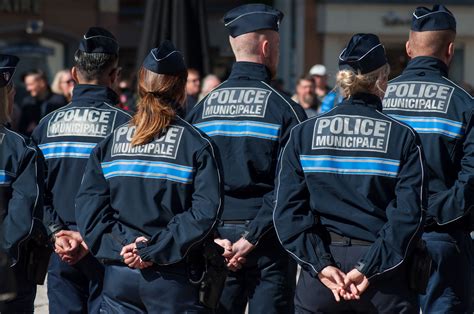 Devenir Policier Métier Études Salaire Educatel