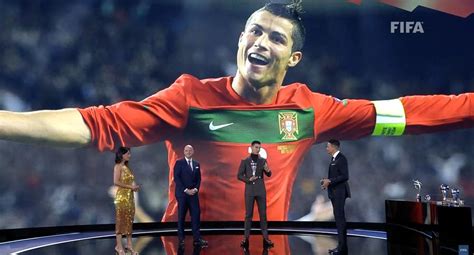Cristiano Ronaldo recibió galardón en The Best por récord goleador con