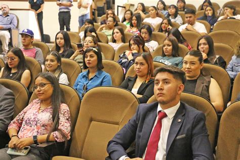 Presenta Director De La Facultad De Trabajo Social De La UAdeC Su