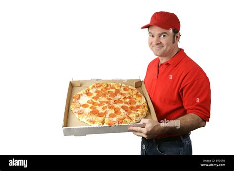 Un Repartidor De Pizzas Frescas Caliente Sosteniendo Una Pizza De Pepperoni Aislado En Blanco