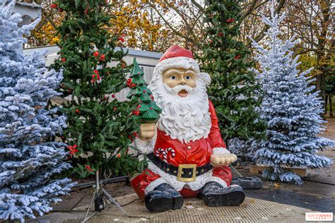 Noël 2024 village de Noël manèges gratuits et maison du Père Noël à