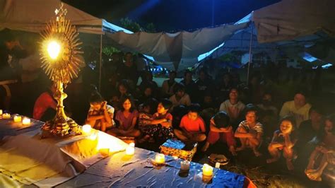 Padre resgata crianças do lixão nas Filipinas