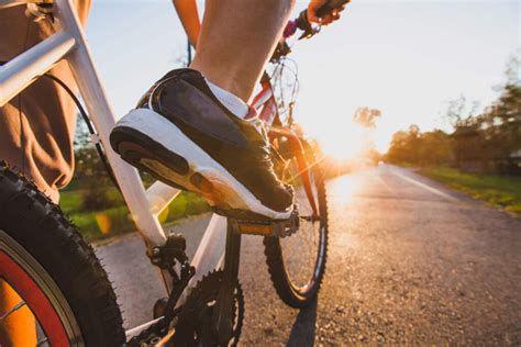 Andar de bicicleta 10 benefícios da prática para seu corpo VIVA