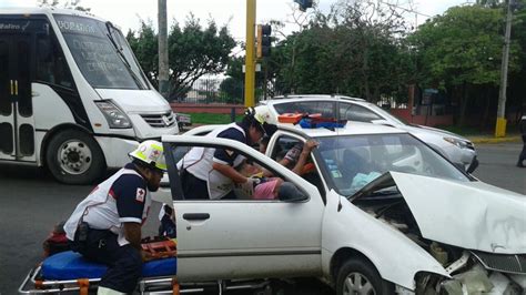 Choque Vehicular Deja A 2 Mujeres Lesionadas Luz Noticias