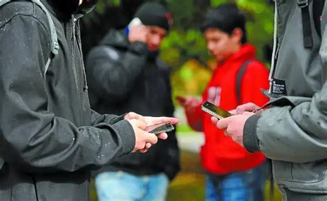 Un estudio revela que 8 de cada 10 adolescentes vascos reciben imágenes