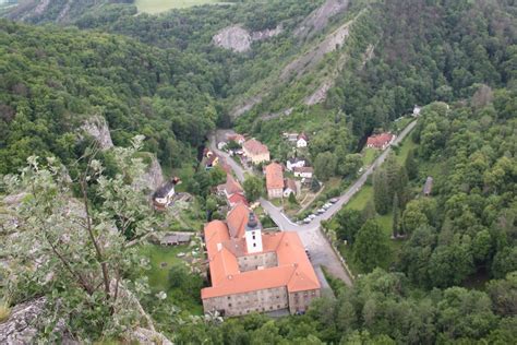 Svat Jan Pod Skalou A Socha Turistika Cz