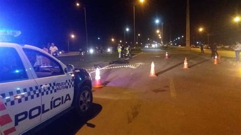 Adolescente morre atropelado por carro e é arremessado a 54 metros ao