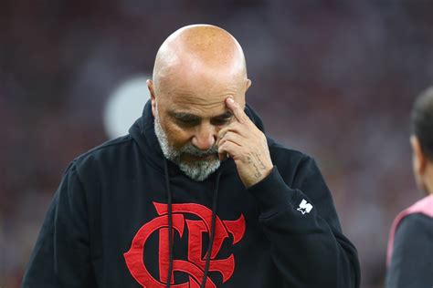 Pressionado no Flamengo Sampaoli vive seca de títulos