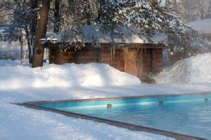 Merece La Pena Mantener La Piscina Limpia En Invierno
