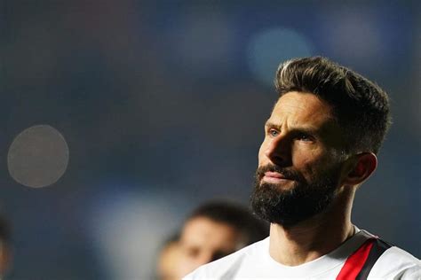 Rinnovo Giroud colpo di scena in casa Milan ora è durissima