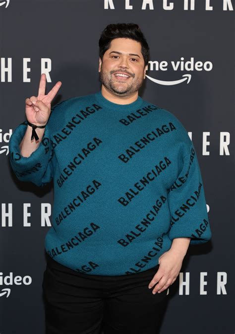 Foto Besouro Azul o ator Harvey Guillén também deve integrar o