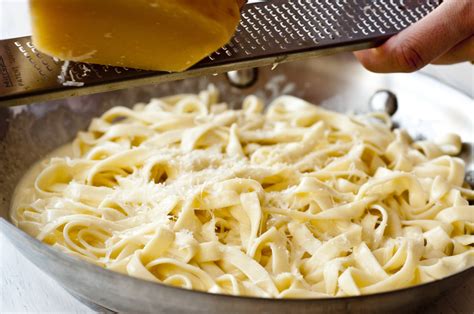 Receita Prática e Fácil de Fettuccine Alfredo Recepedia