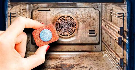 Comment nettoyer un four incrusté de saleté avec une pastille pour lave