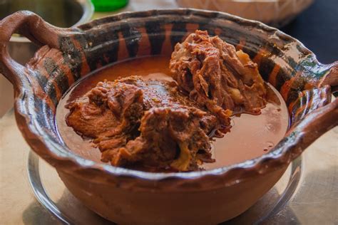 Cuál es el origen del mole de cadera Conoce más de este tradicional