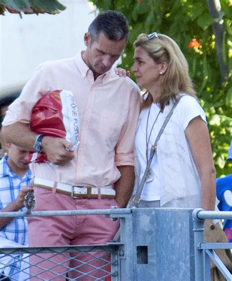 Vidéo Cristina d Espagne et son mari Iñaki Urdangarin à Genève en