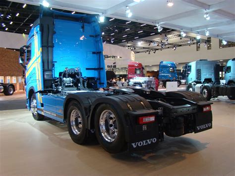 DIECIOCHO RUEDAS VOLVO FH PERFORMANCE EDITION EDICIÓN ESPECIAL 90