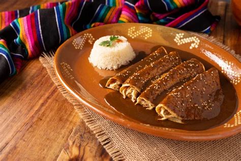 Enmoladas de pollo También conocidas como enchiladas mole poblano son