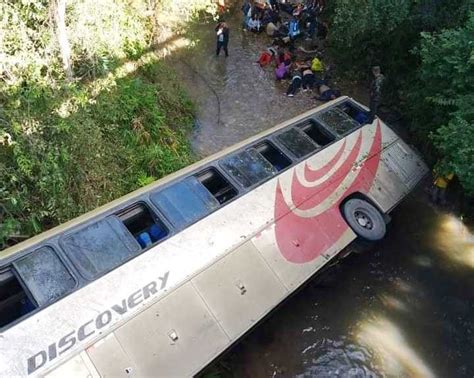 Tragedia 10 Muertos Y 25 Heridos Al Caer Bus Repleto De Pasajeros