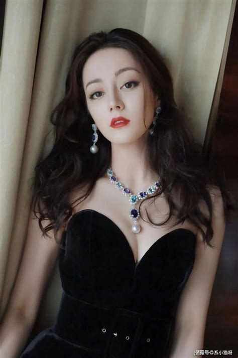 迪丽热巴一身抹胸长裙性感锁骨曲线身材后背 搜狐大视野 搜狐新闻