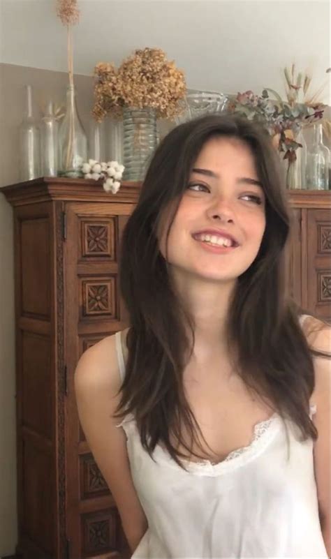 Pin By ༺ ༻ On Picture Of Your Face In An Invisible Locket In 2022 Hair Styles Beautiful Girl