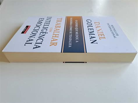 Livro Trabalhar Inteligência Emocional de Daniel Goleman Santa