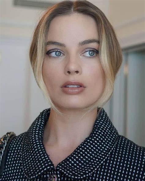 Having A Quick Jerk Session To Margot Robbie Scrolller