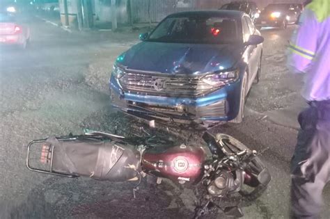 Auto Y Motocicleta Se Impactan De Frente En La Colonia 5 De Mayo De