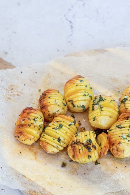 Hasselback kartofler med hvidløg og timian Julie Bruun