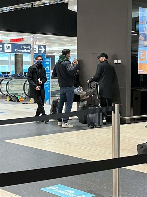 Totti E Noemi Bocchi Beccati In Aeroporto La Prima Foto Insieme DonnaPOP