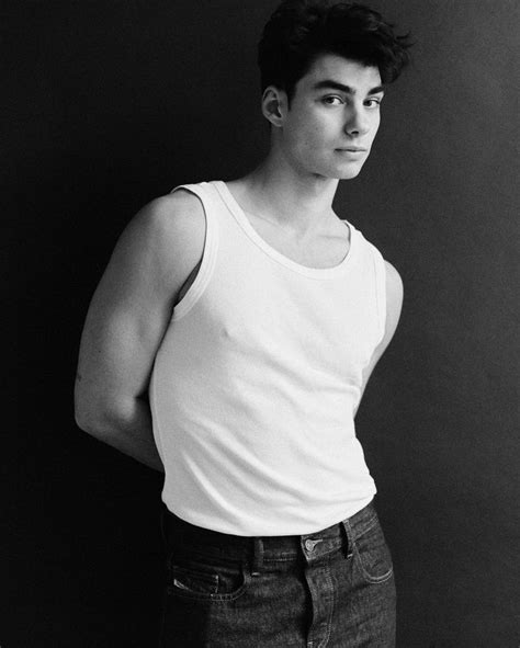Pin By Franzi On Marketing Partiel Photography Poses For Men Poses