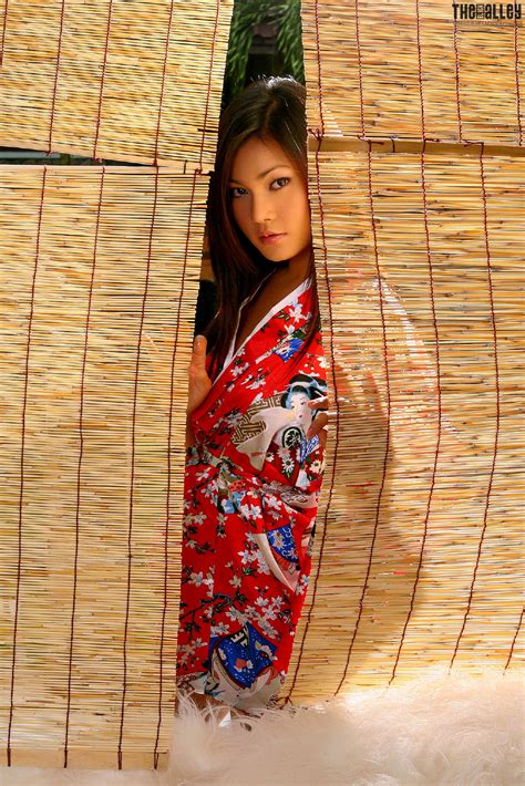 The Black Alley Verona Wee Set 04 Share Erotic Asian Girl Picture