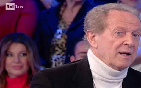 Memo Remigi la gaffe su Gianni Bella a Oggi è un altro giorno Lui non