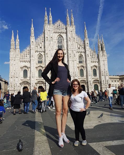Ekaterina Lisina World S Tallest Professional Model At 6 Ft 8 Inches