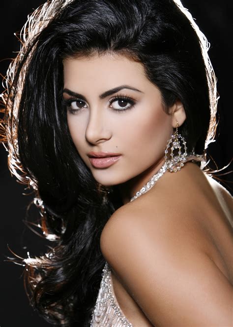 Hot Beautiful Sexy Mexicana Emeraude Toubia