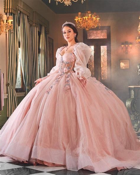 Pin by Isabel Draiman on Bustier y Croptop Xv Años Quinceanera themes