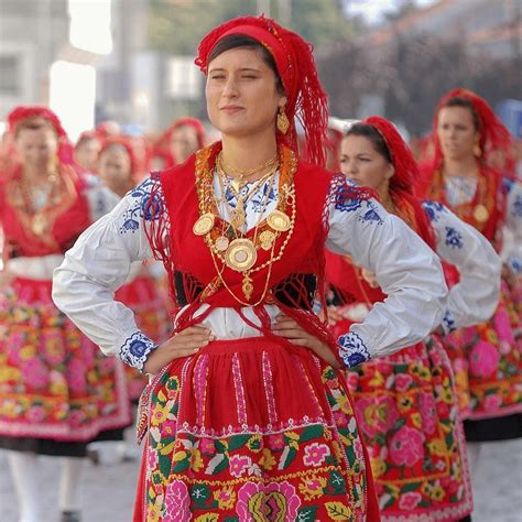 Desfile Da Mordomia Durante O M S De Agosto Decorrem Em Viana Do