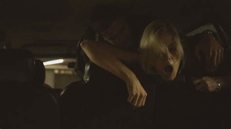 Rosamund Pike Nua Em Burning Palms