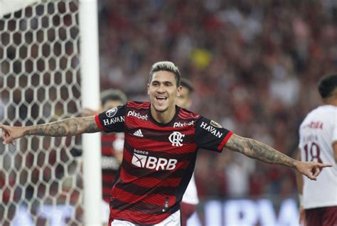 quatro gols de Pedro Flamengo atropela Tolima e vai às quartas de
