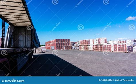 Carregador Da Empilhadeira No Armaz M Fora Foto De Stock Imagem De