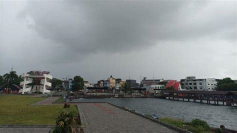 Cuaca Ekstrem Di Manado Sulawesi Utara Awas Longsor Dan Pohon Tumbang