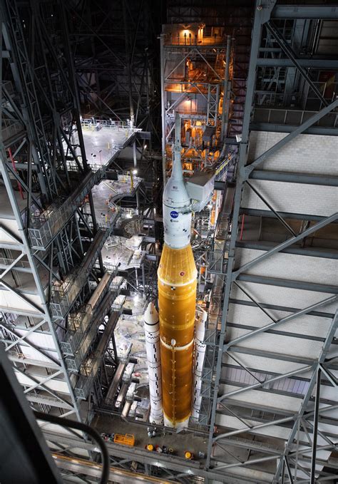 NASA fará hoje o roll out para plataforma de lançamento do foguete mais